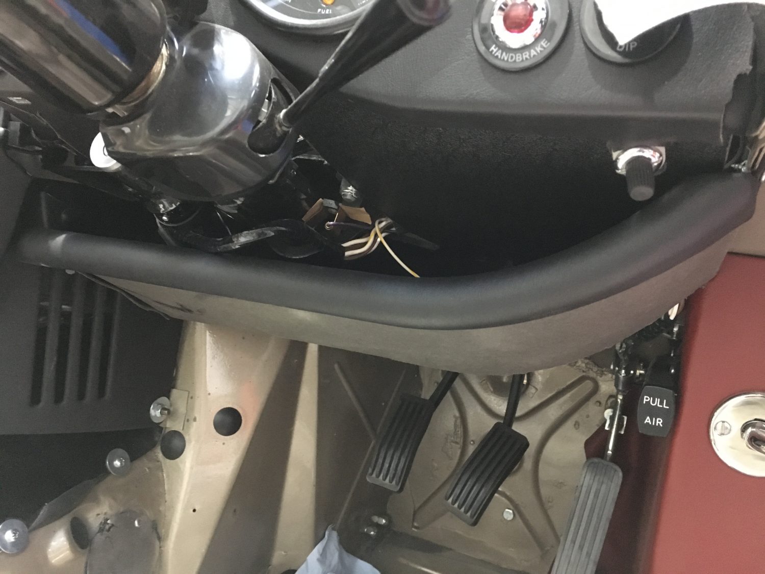 Fitting the E-Type parcel shelves - Bridge Classic Cars