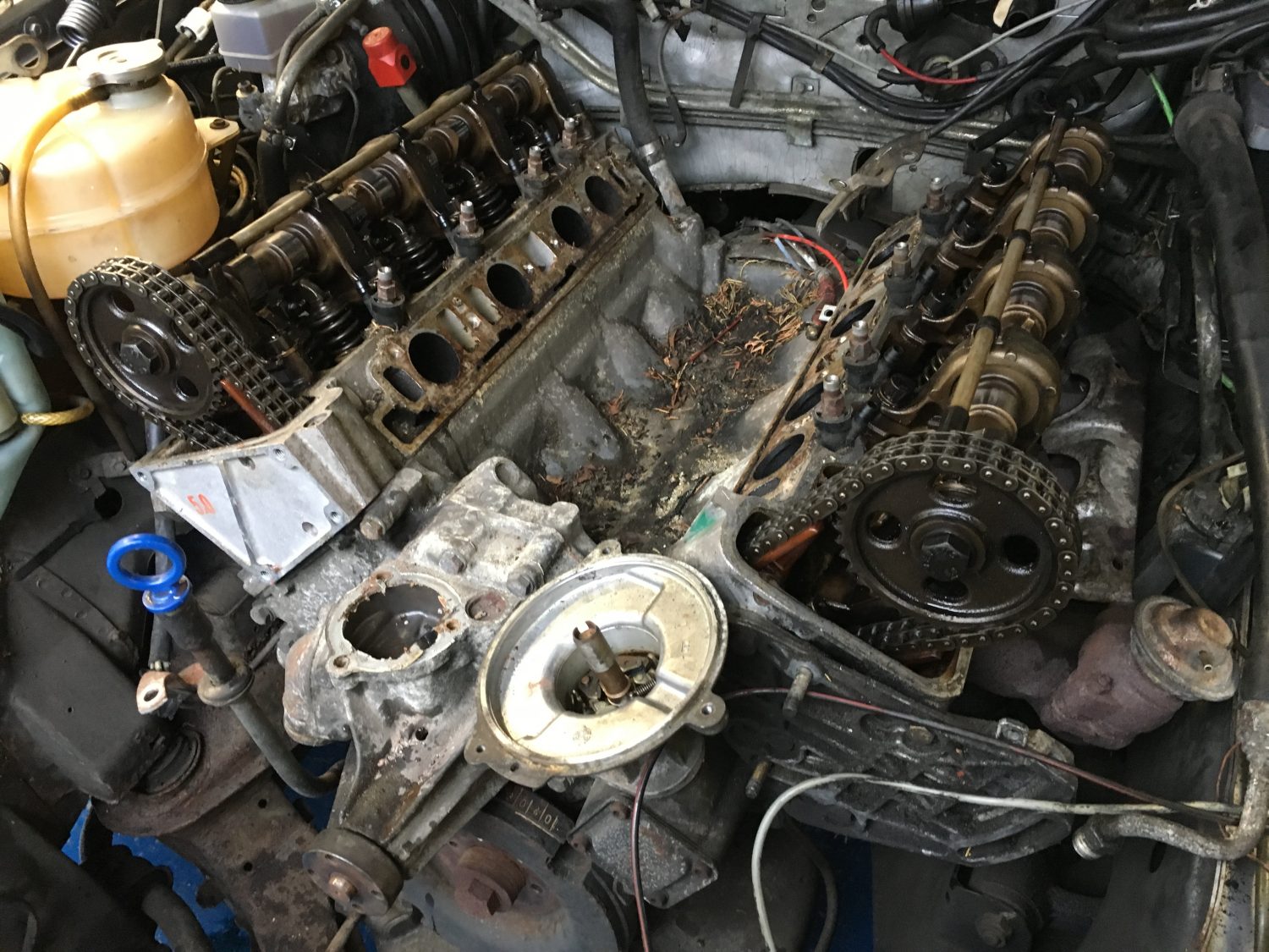 Removing our 500SL's V8 engine - Bridge Classic Cars