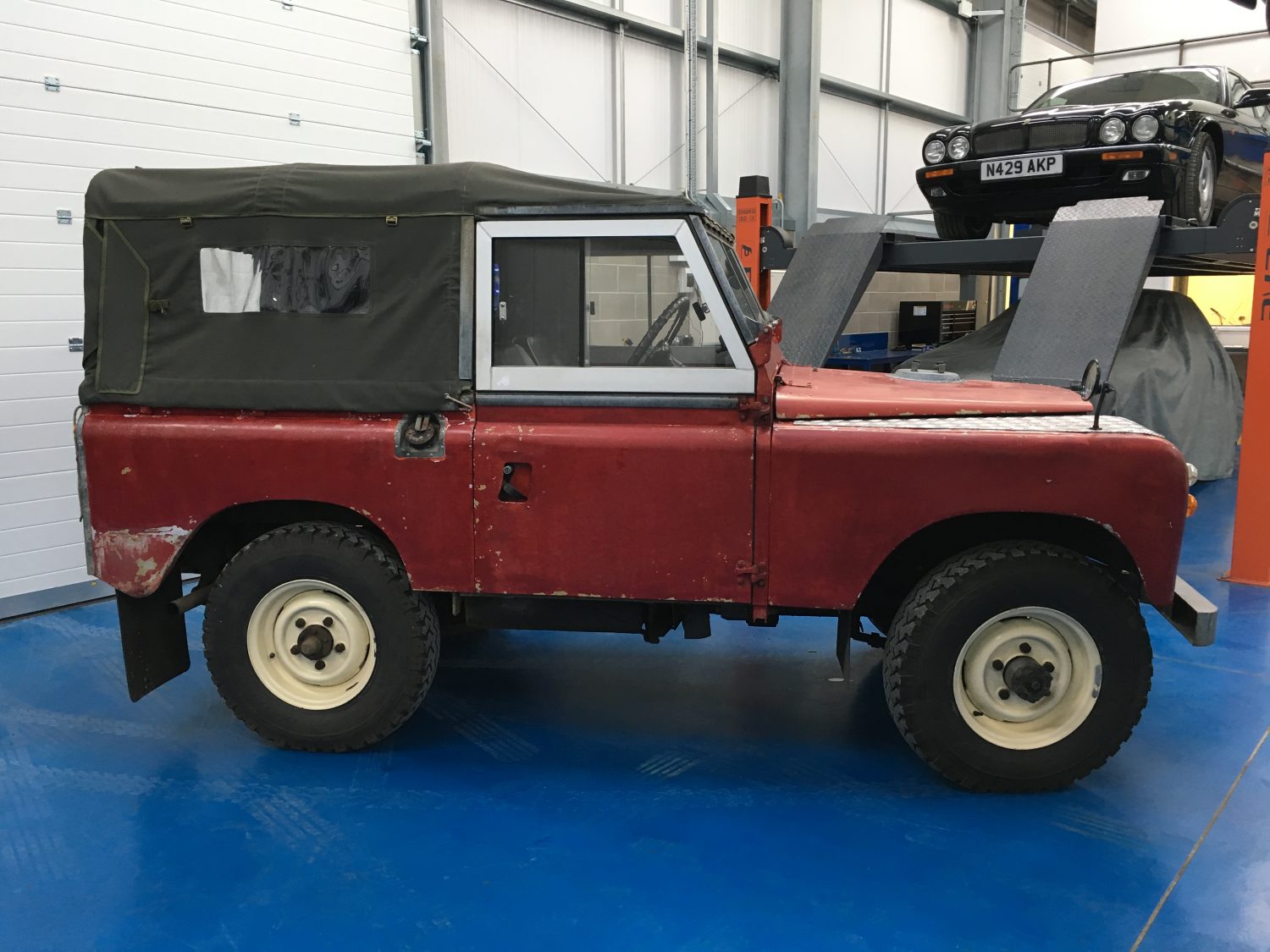 Land Rover: removing the diamond plate from the front and rear - Bridge ...